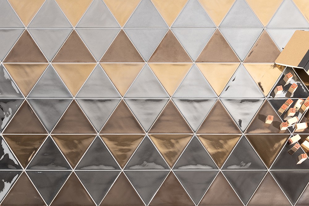 Link Bronzo Metal 5.2"X4.5" Triangle Ceramic Tile | GENROSE