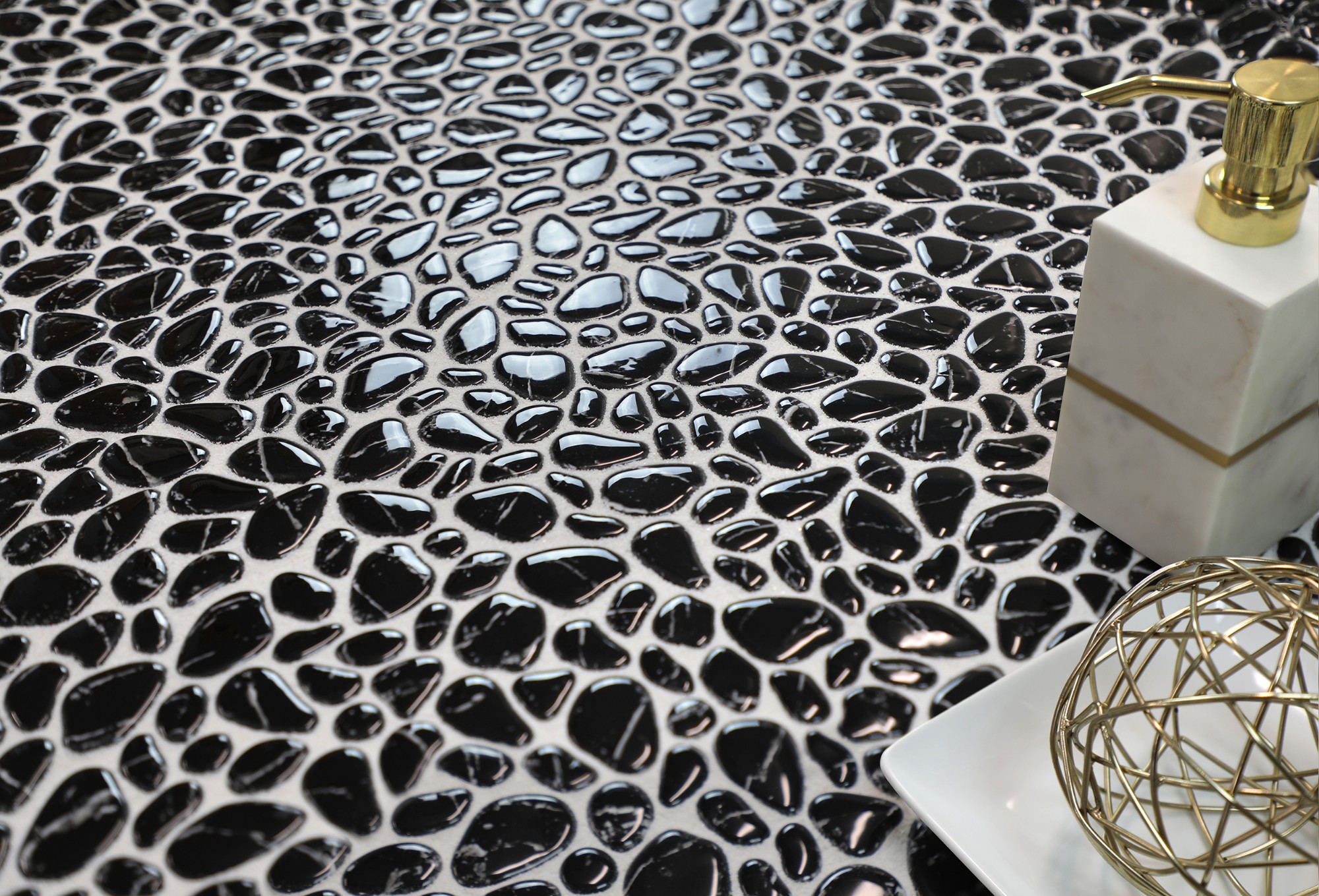 Micro Crystal Pebbles Nero Polished Pebbles Mosaic Pebbles | GENROSE