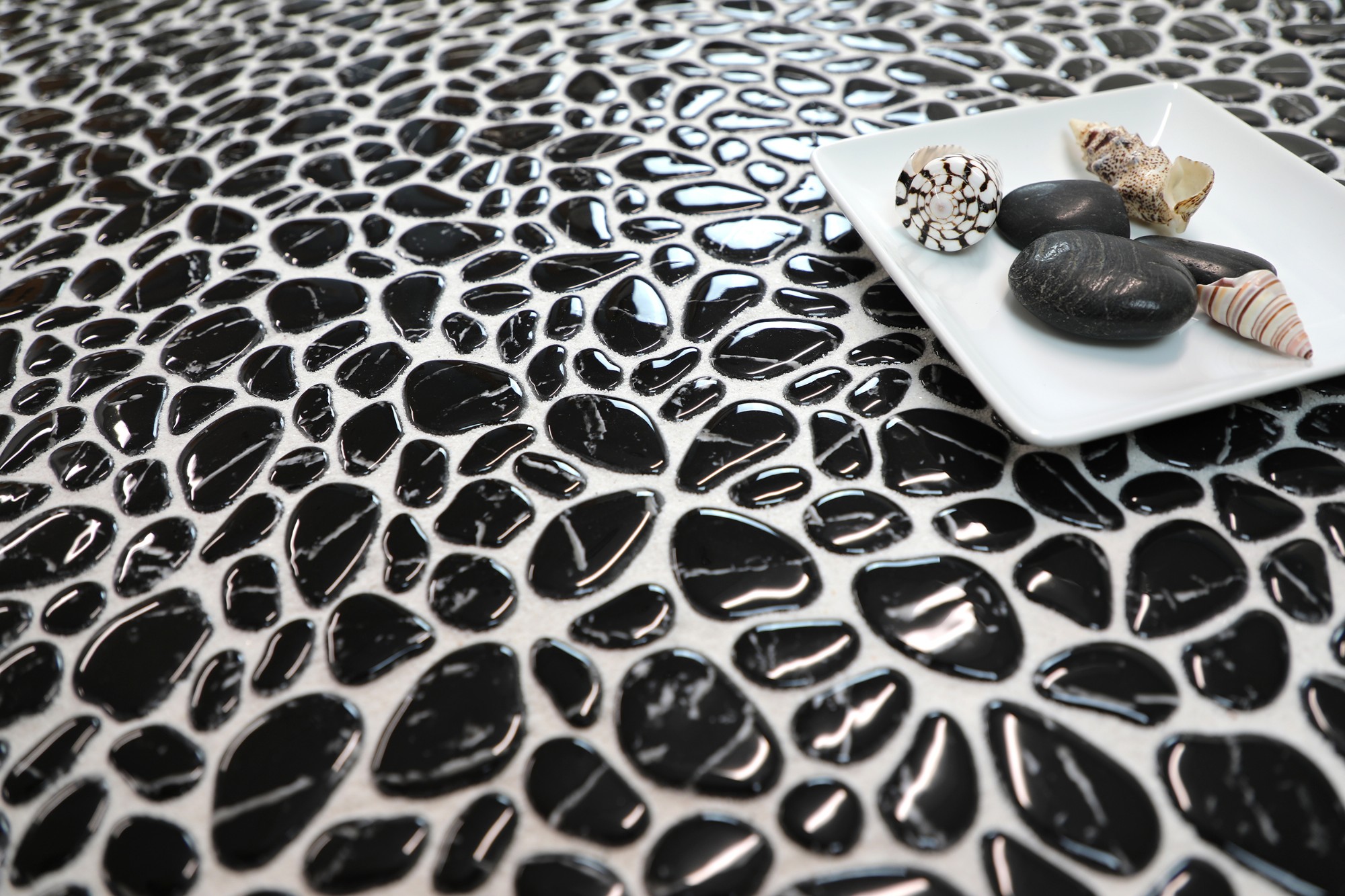 Micro Crystal Pebbles Nero Polished Pebbles Mosaic Pebbles | GENROSE