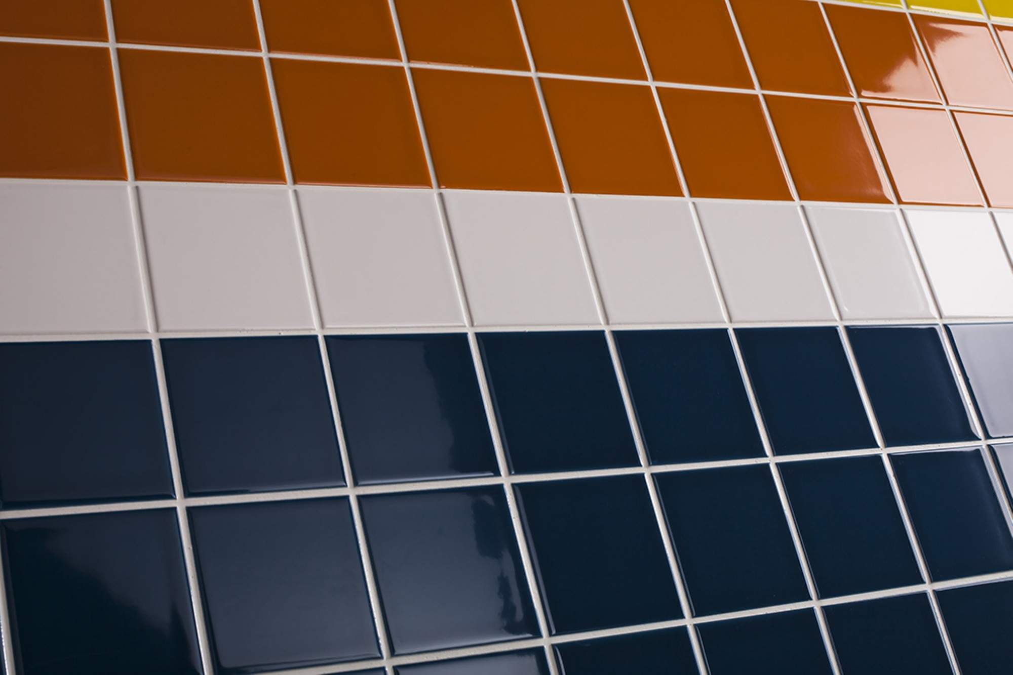 Prismatics Pumpkin Gloss 4"x4" Wall Ceramic Tile | GENROSE