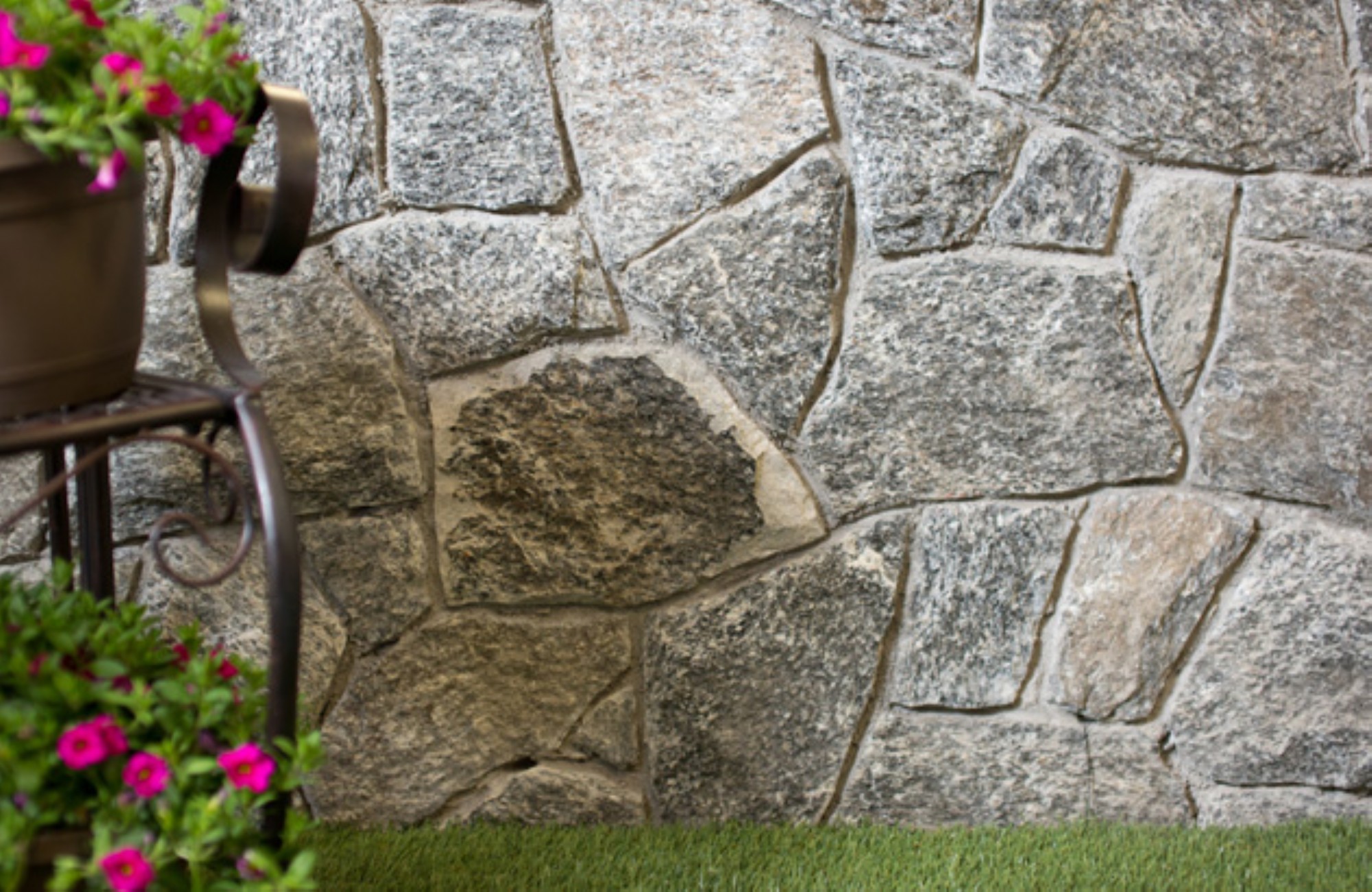 Storm Cloud Storm Cloud Natural Veneer - Mosaic Exterior Stone | GENROSE